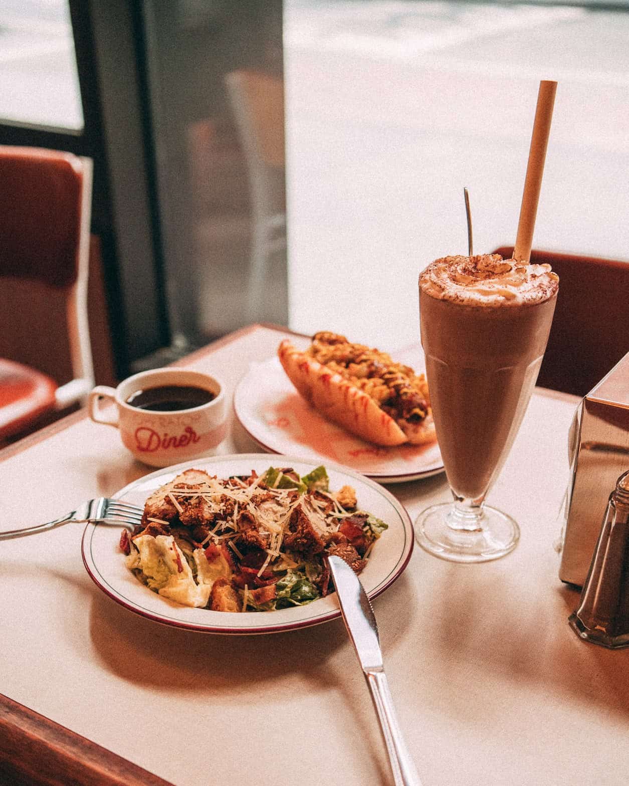 The Best Retro Restaurants in Melbourne for a Taste of the Past