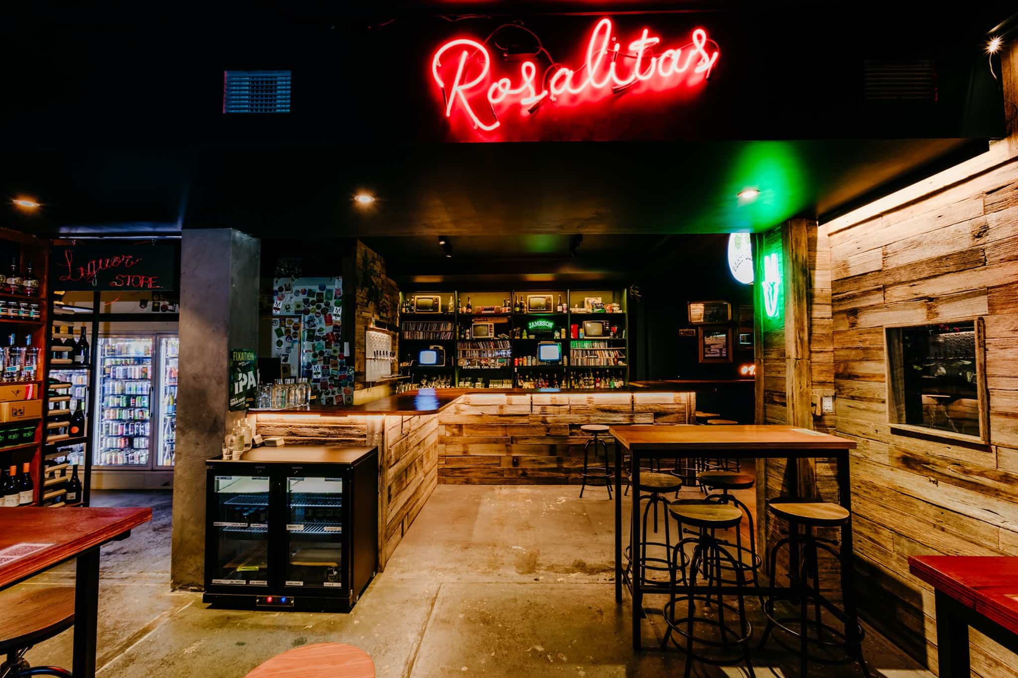 The Best Retro Restaurants in Melbourne for a Taste of the Past
