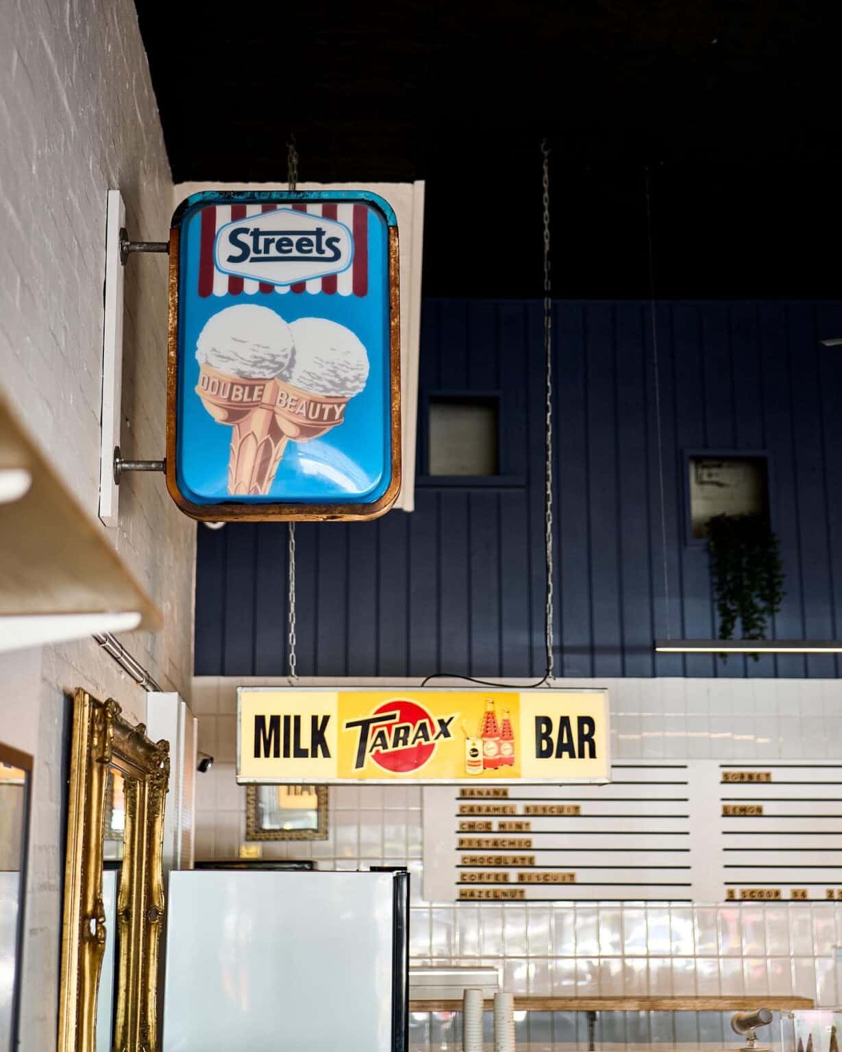 The Best Retro Restaurants in Melbourne for a Taste of the Past