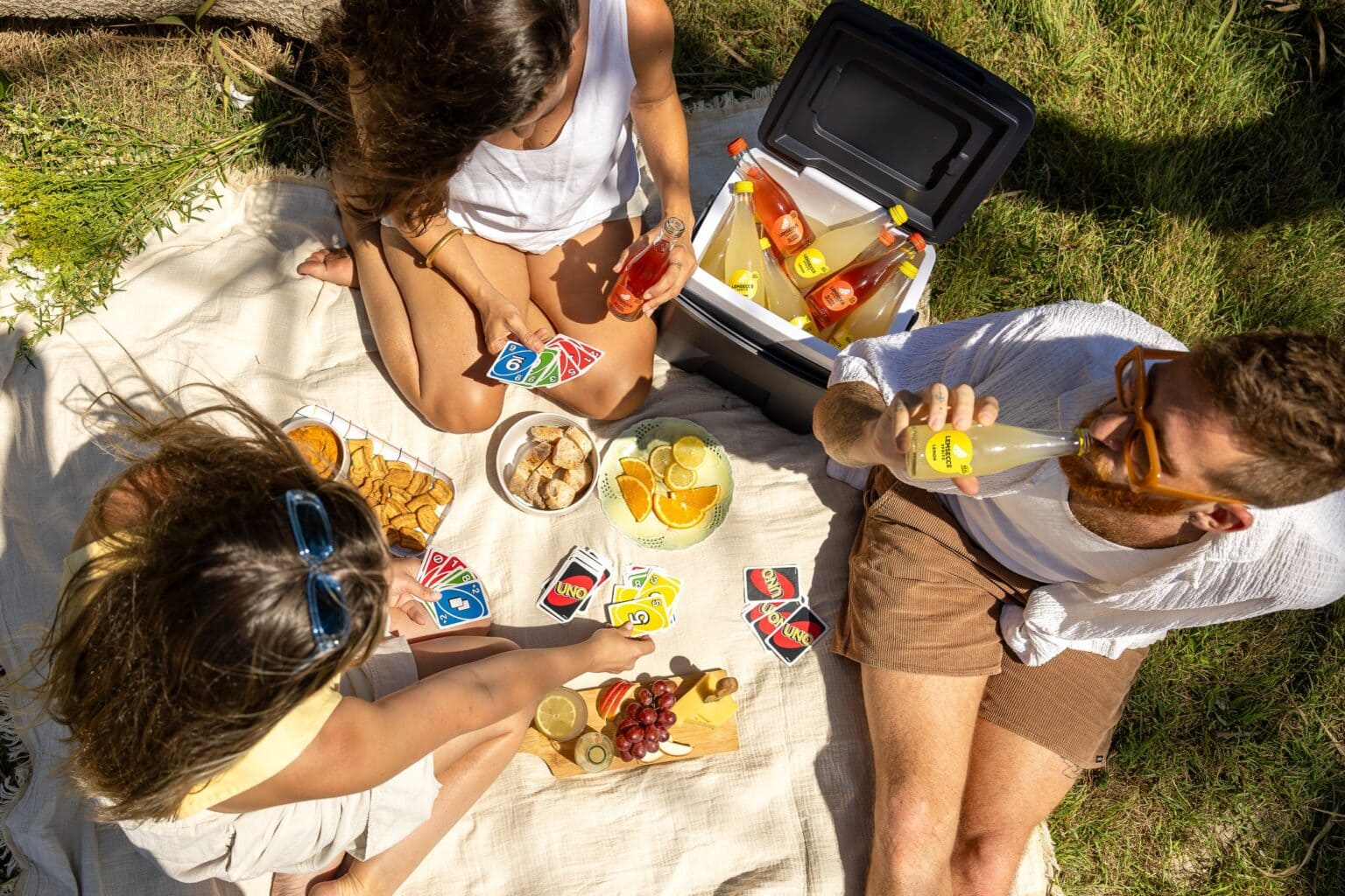 Host the Summer of All Summers with a Lemsecco-Lit Spritz Soirée | Sitchu